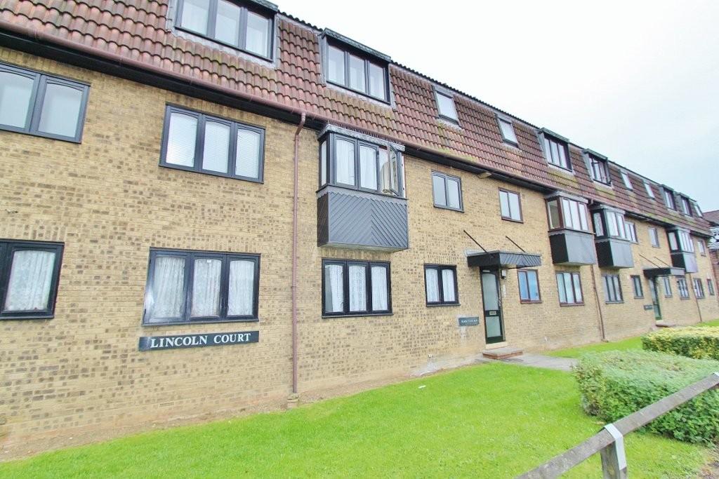 Lincoln Court, Newbury Park, IG2 1 bed flat - £220,000