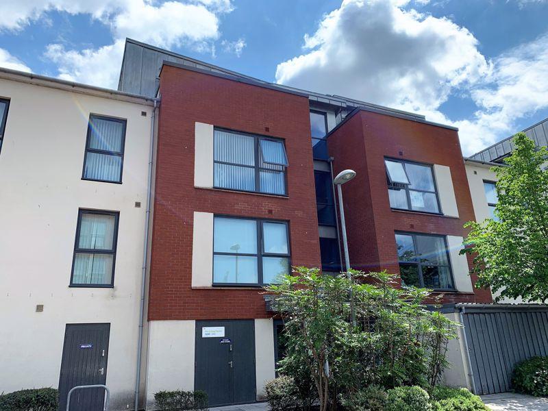 Paxton Drive, Ashton 2 bed apartment - £1,100 pcm (£254 pw)