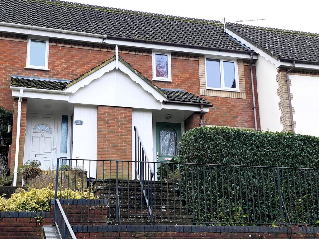 Roman Way, Devizes SN10 3 bed terraced house - £1,100 pcm (£254 pw)