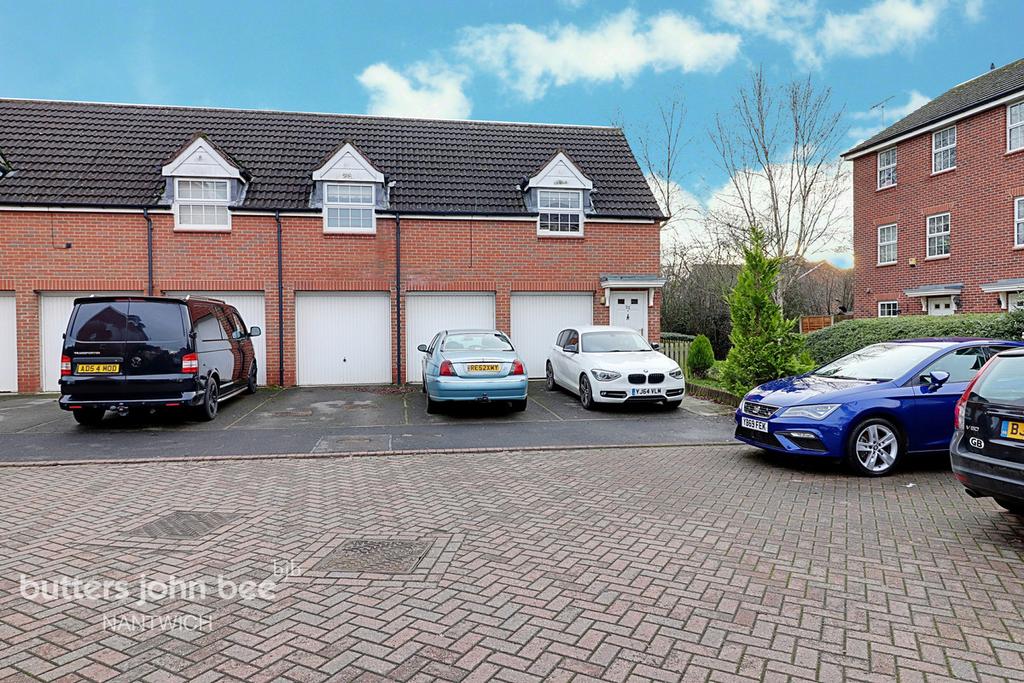Chadwicke Close, Nantwich 2 bed apartment - £137,500