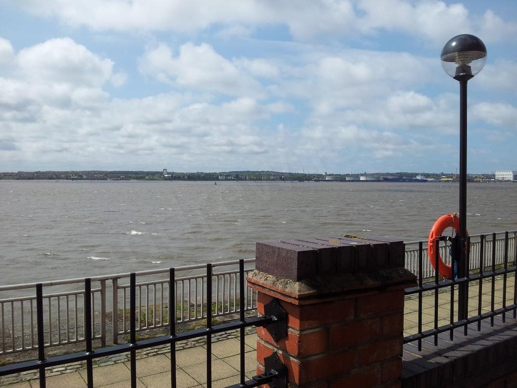 Armstrong Quay Docklands L3 2 bed apartment - £650 pcm (£150 pw)