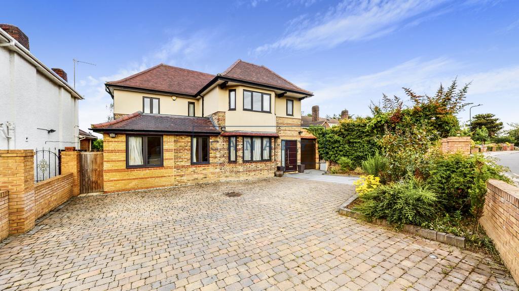 Mount Drive, Wembley, Greater London, HA9 4 bed detached house - £4,750 ...