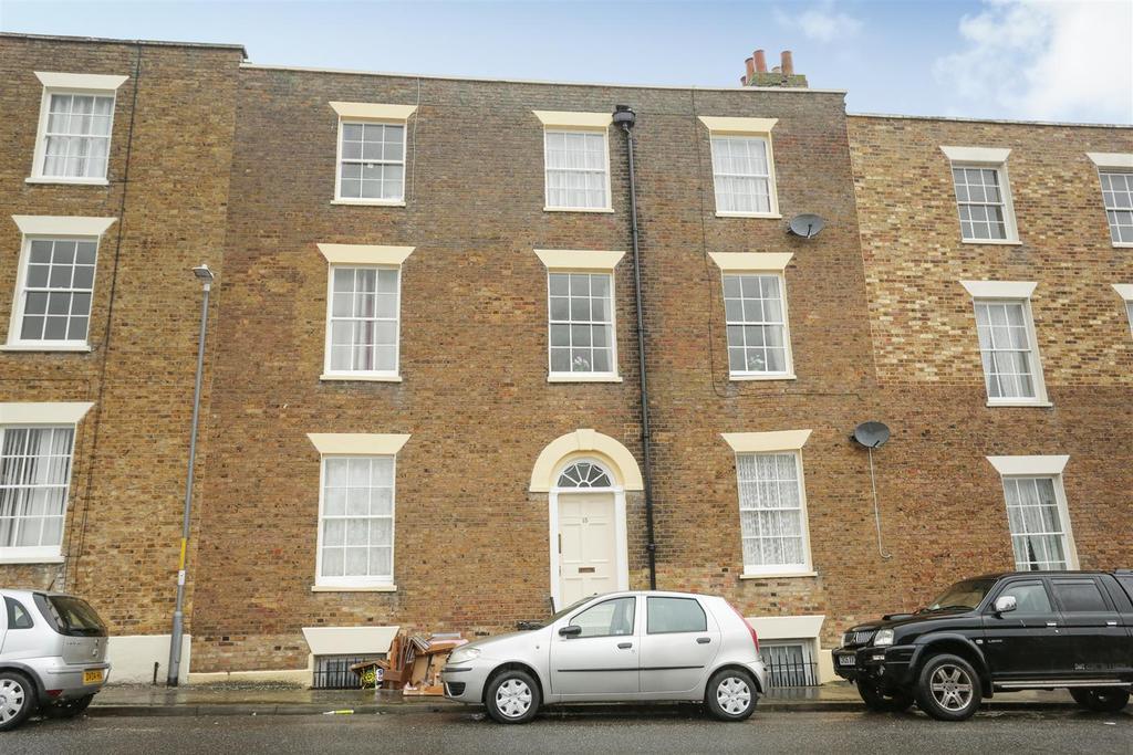 Chapel Place, Ramsgate 3 bed flat - £800 pcm (£185 pw)