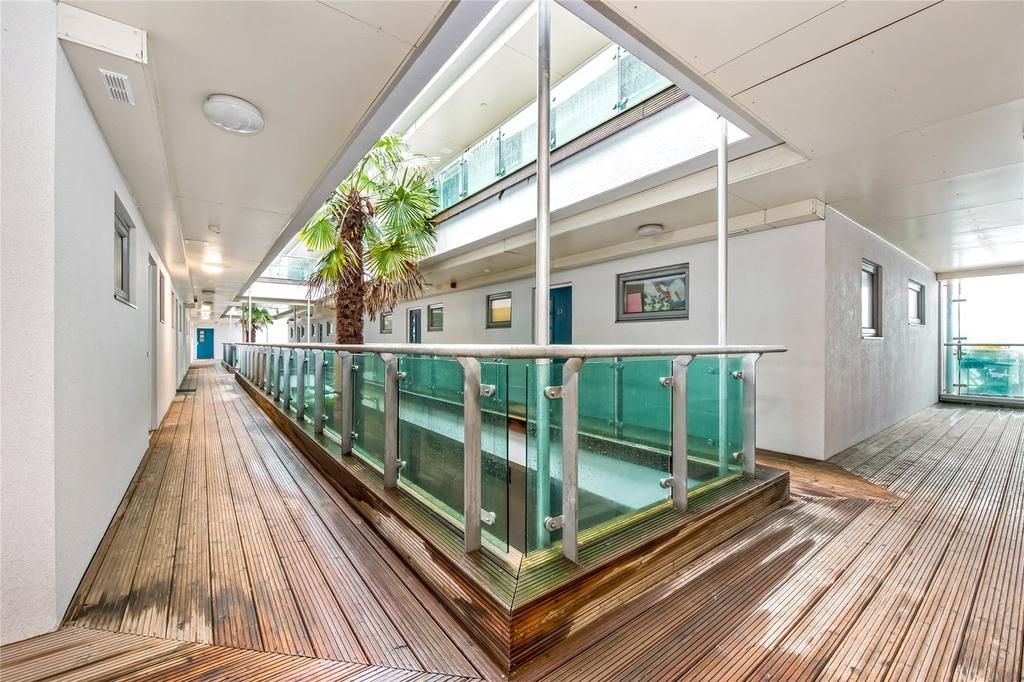 Evan Cook Close, Peckham, SE15 2 bed apartment - £1,650 pcm (£381 pw)