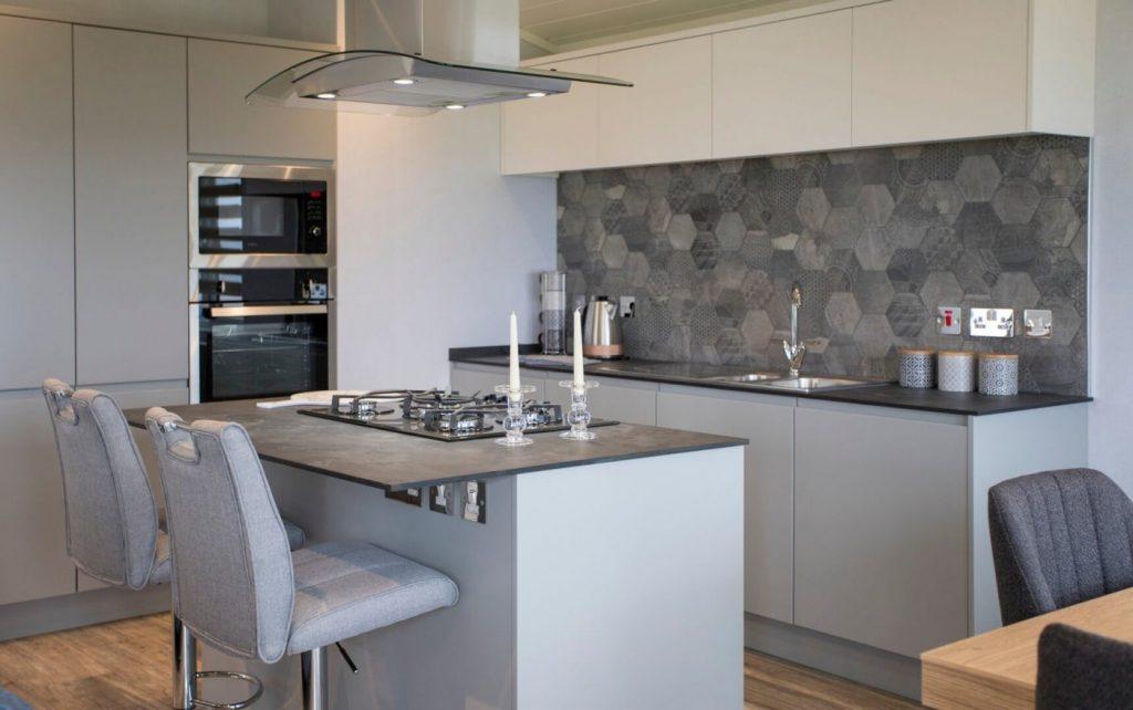Coast View Holiday Park, Devon 3 bed lodge - £369,000