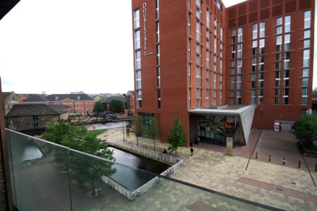 Watermans Place 2 bed apartment - £1,200 pcm (£277 pw)
