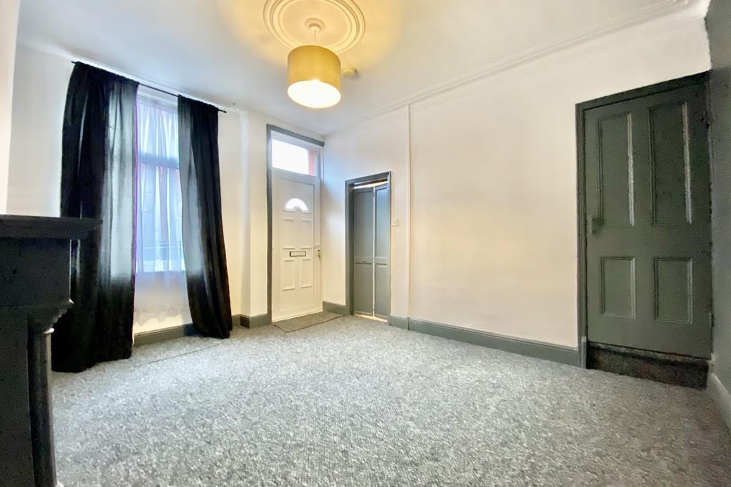 Paisley Terrace 2 bed terraced house - £695 pcm (£160 pw)