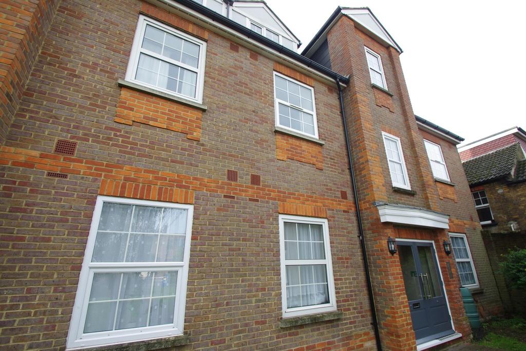 Holyrood Court Marlborough Road Watford Wd18 1 Bed Flat £900 Pcm
