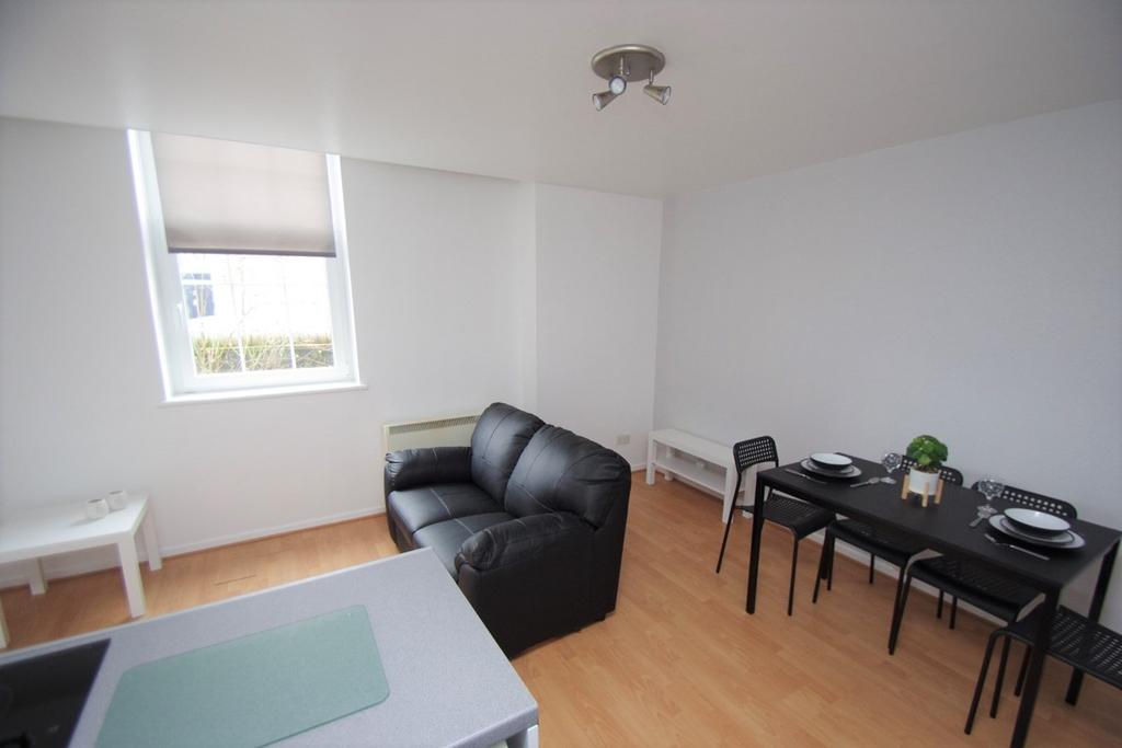 Holyrood Court Marlborough Road Watford Wd18 1 Bed Flat £900 Pcm