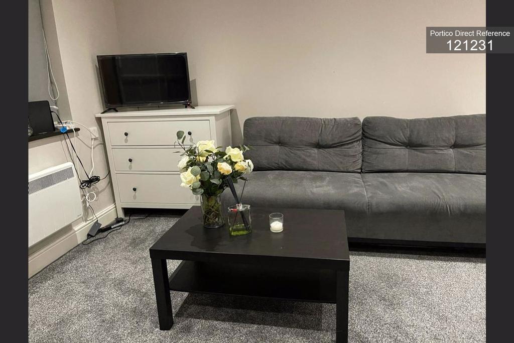 Braybourne Drive, Isleworth, TW7 Flat - £1,049 pcm (£242 pw)