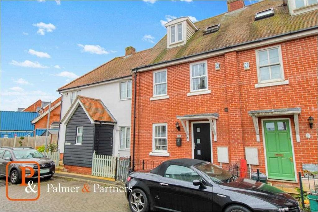 High Street, Rowhedge, Colchester, CO5 3 bed townhouse - £275,000