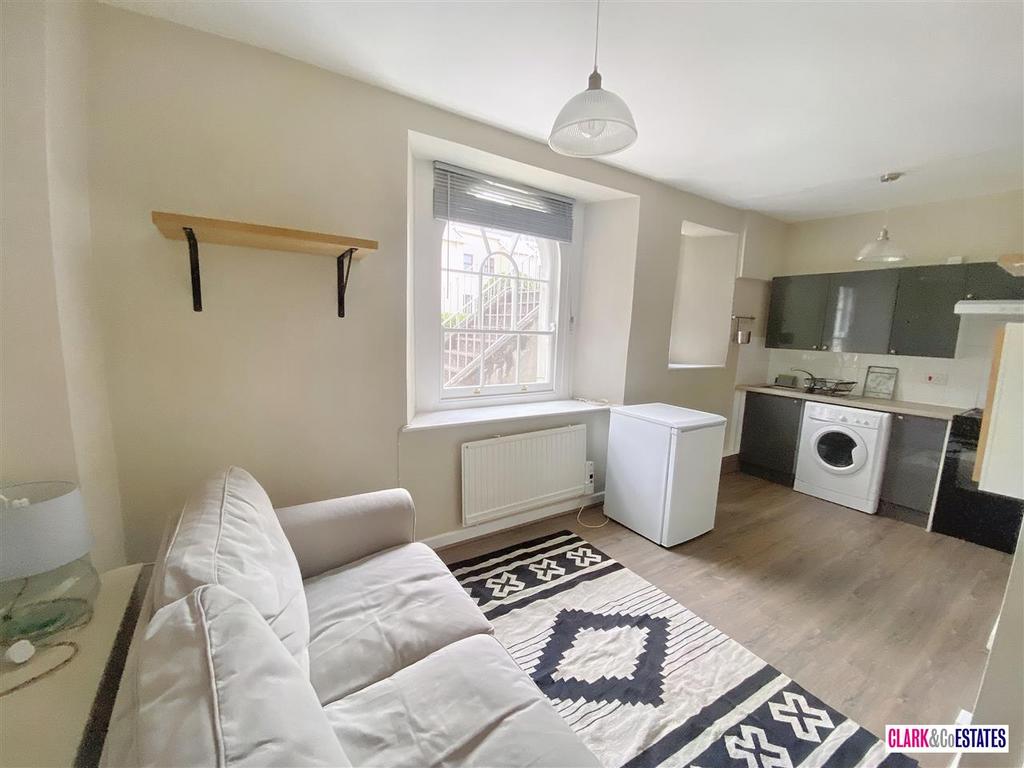 Friars Walk, Exeter 1 bed apartment - £155,000