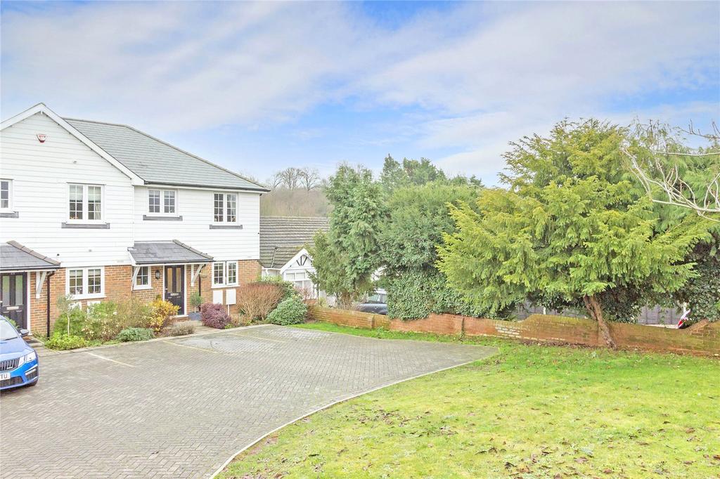 Key Street, Sittingbourne, Kent, ME10 3 bed semi-detached house - £300,000