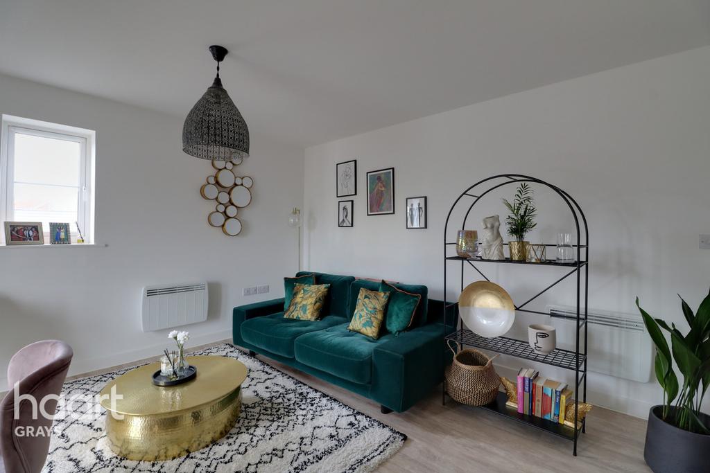 Treetops Close, Grays 2 bed flat - £240,000