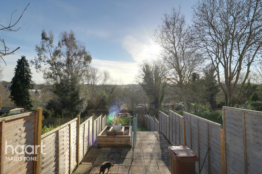 Lower Fant Road, Maidstone 2 bed terraced house - £260,000