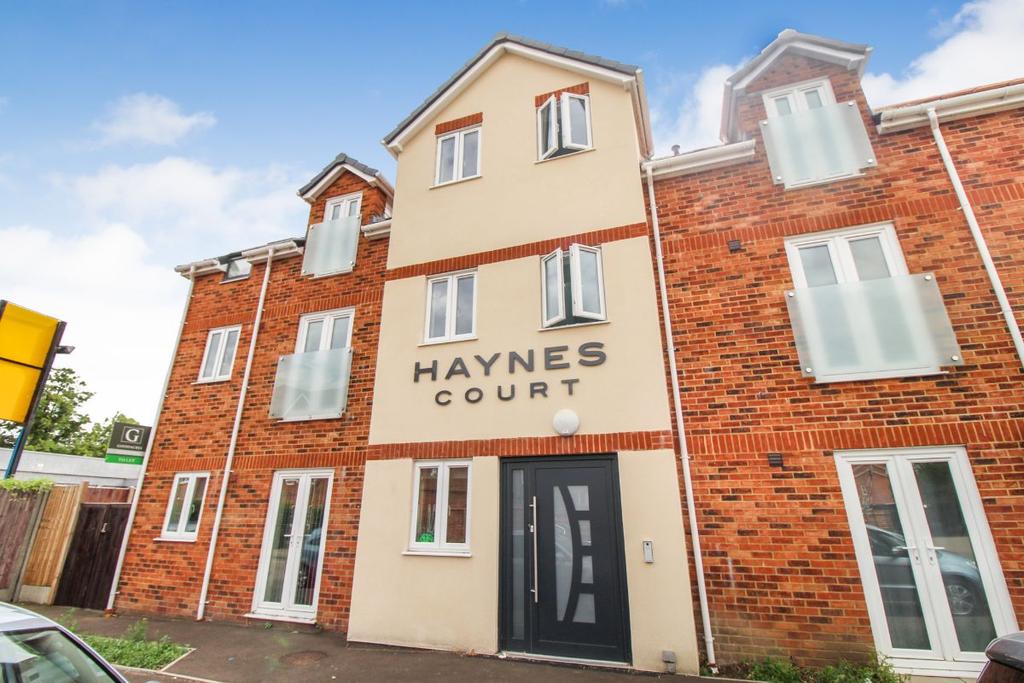 Flat, Haynes Court, Haynes Road... 1 bed flat - £750 pcm (£173 pw)