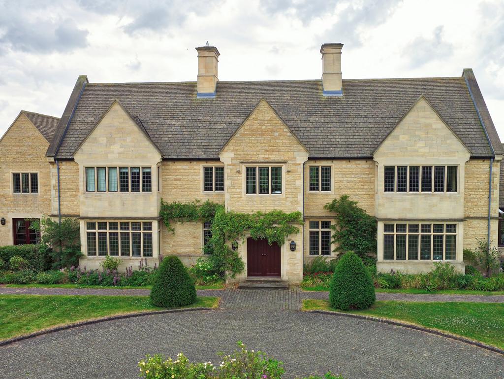 Peterborough, Cambridgeshire 6 bed detached house - £6,000 pcm (£1,385 pw)