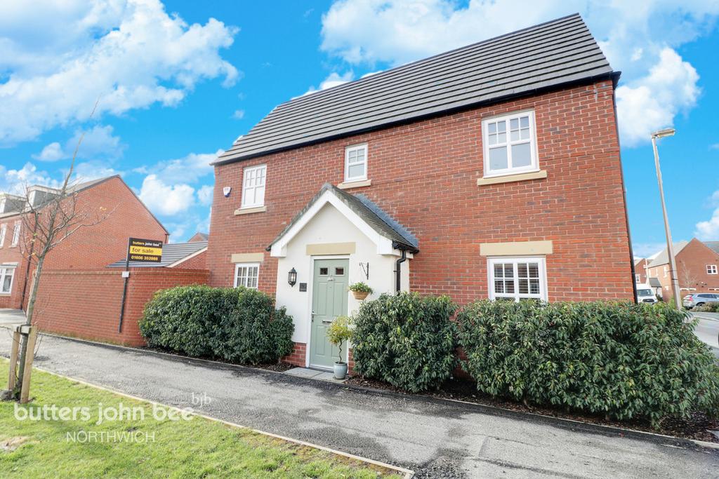 Western Way, Northwich 3 bed semi-detached house - £240,000