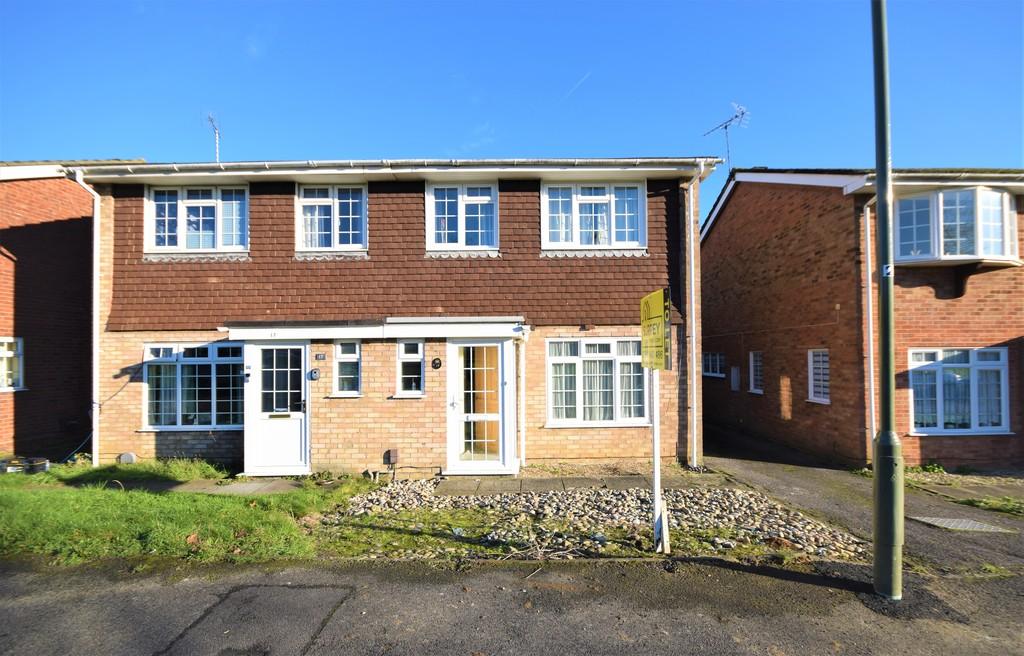 Southway, Guildford 4 bed semi-detached house to rent - £2,860 pcm (£ ...
