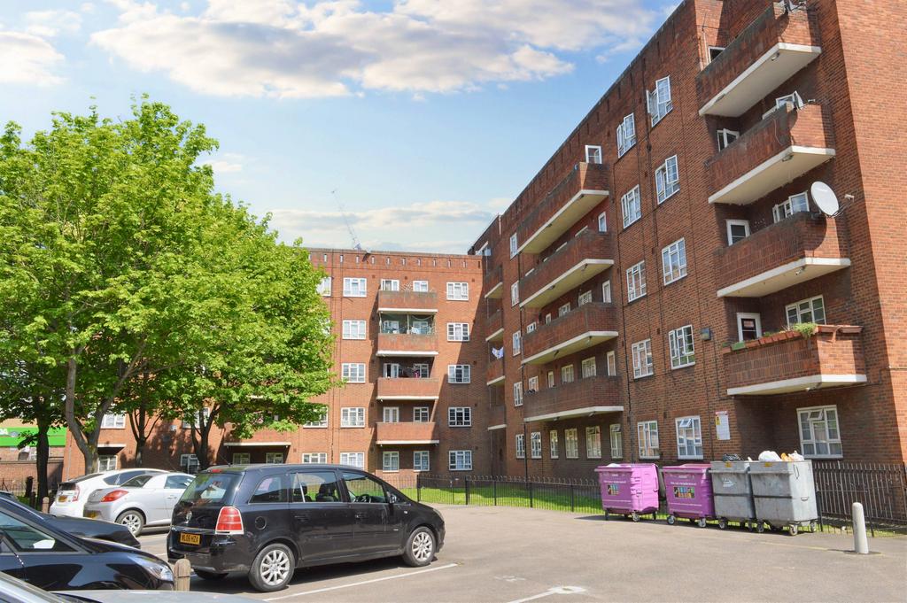 Hughes mansions, Vallance Road... 2 bed flat to rent - £2,100 pcm (£485 pw)