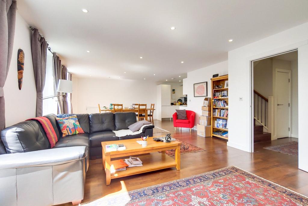 Wharf Street London SE8 3 bed penthouse - £835,000