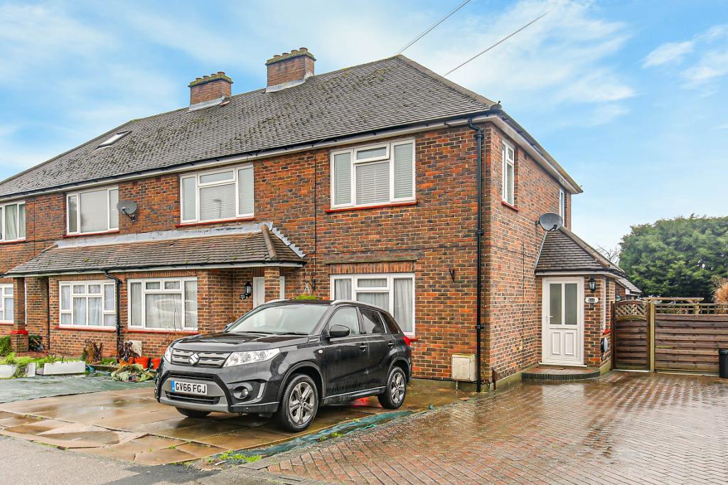 Tithepit Shaw Lane, Warlingham... 2 bed maisonette - £290,000