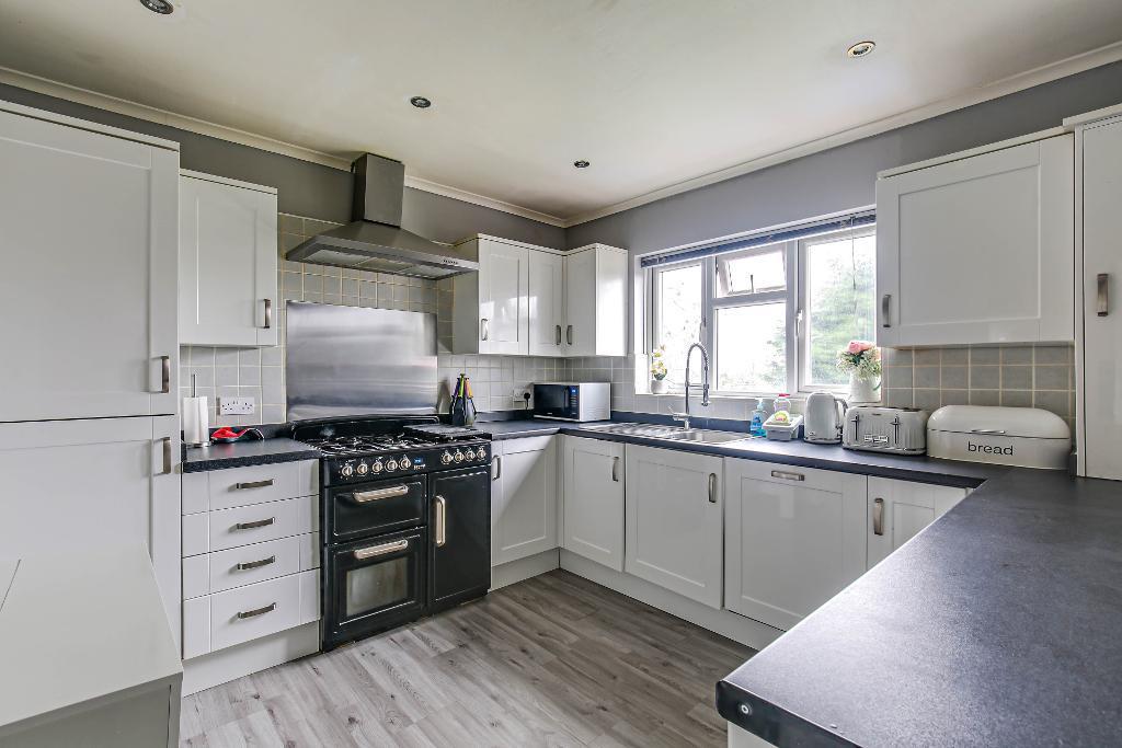 Tithepit Shaw Lane, Warlingham... 2 bed maisonette - £290,000