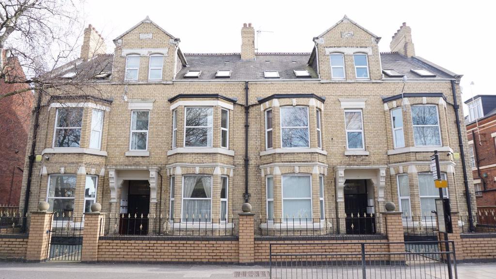 Flat 4 584 Beverley High Road, Hull... 1 bed flat - £460 pcm (£106 pw)