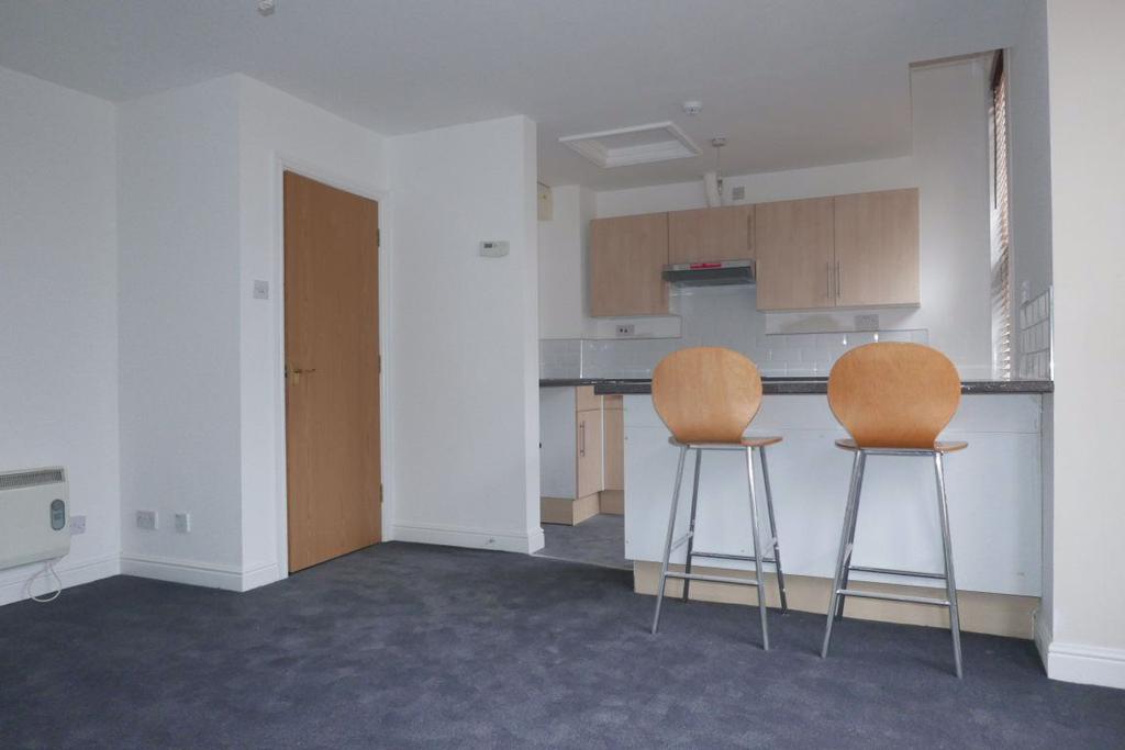Flat 4 584 Beverley High Road, Hull... 1 bed flat - £460 pcm (£106 pw)