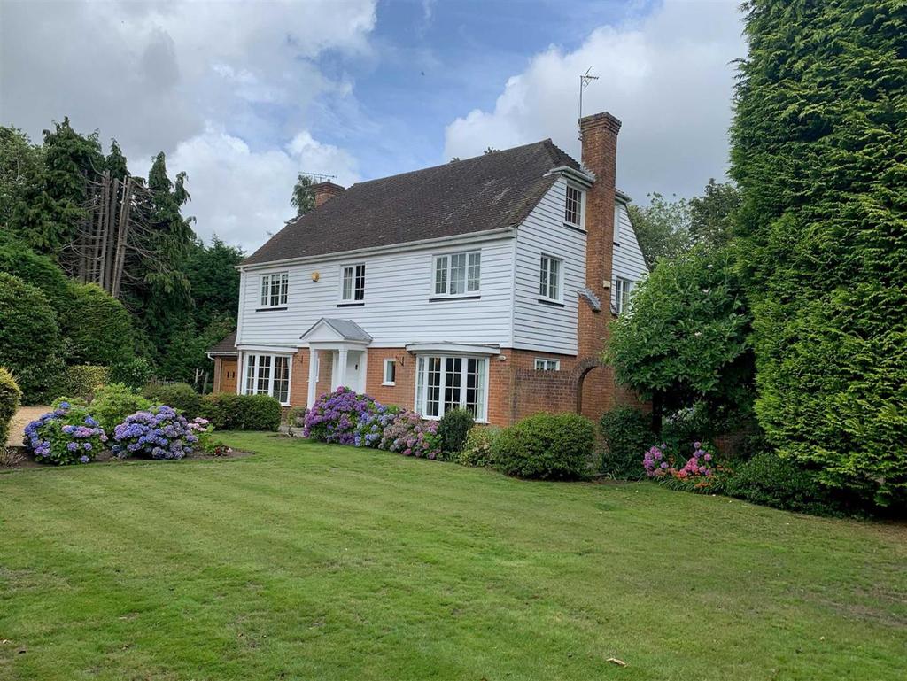 Warren Gardens, Warren Road, Crowborough 4 bed detached house - £2,500 ...