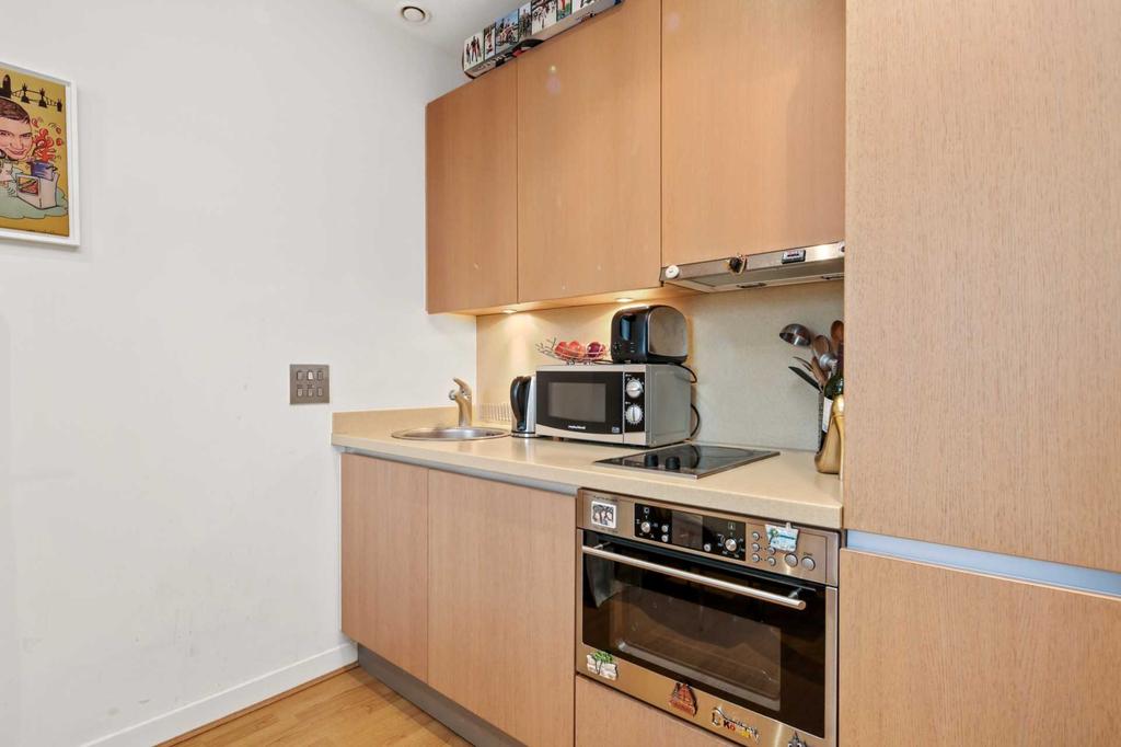 Bromyard House, Acton W3 7BN Studio - £893 pcm (£206 pw)