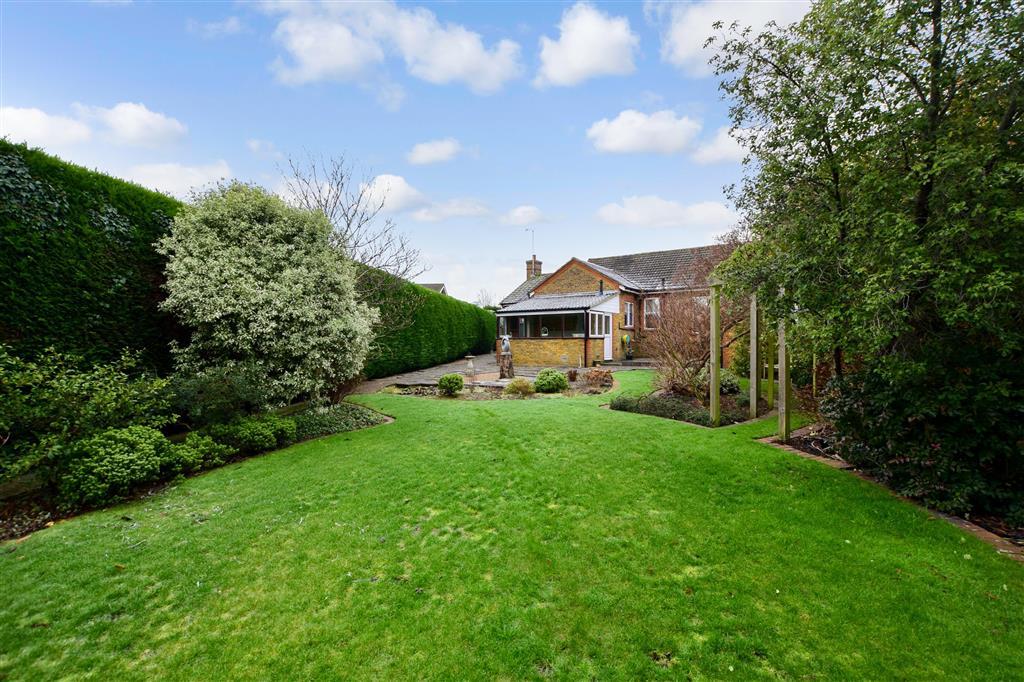 Weavering Street, Weavering, Maidstone, Kent 3 bed detached bungalow ...