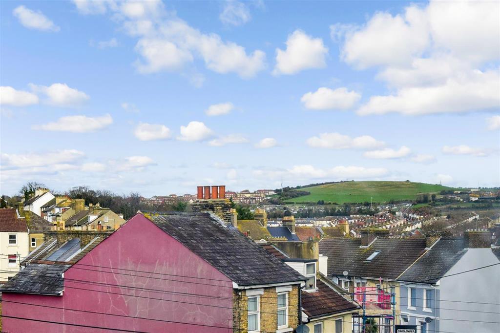 Tower Hamlets Road, Dover, Kent 3 bed terraced house - £130,000