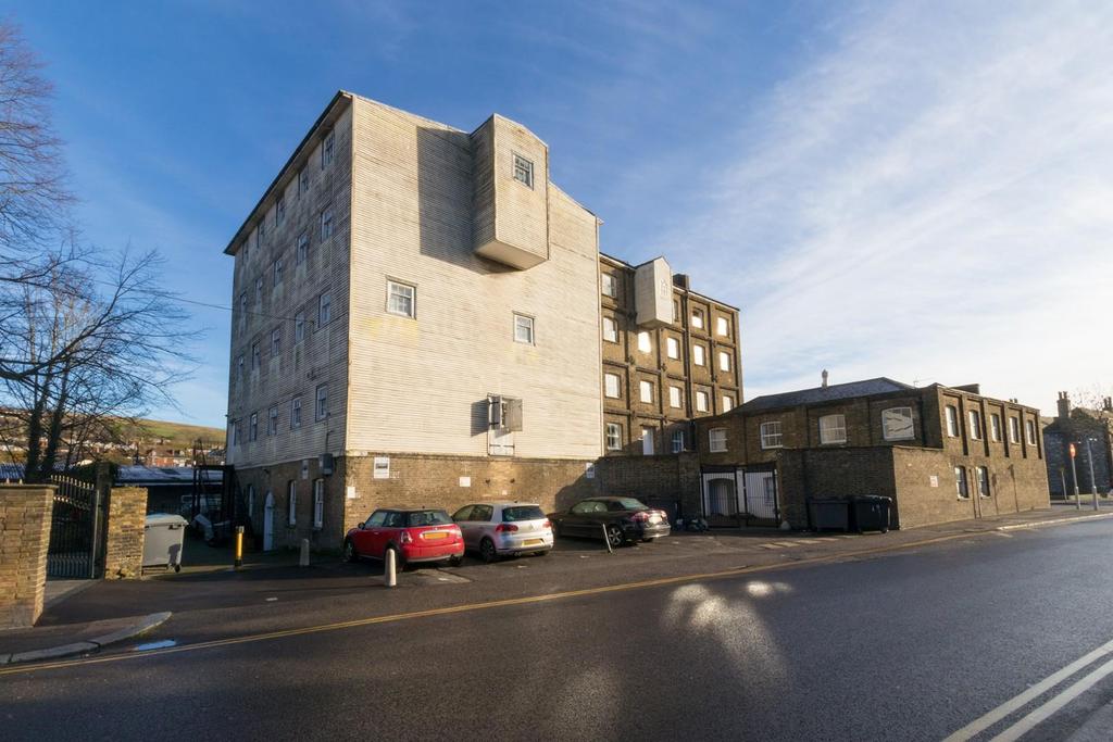 London Road, Dover 2 bed flat - £125,000