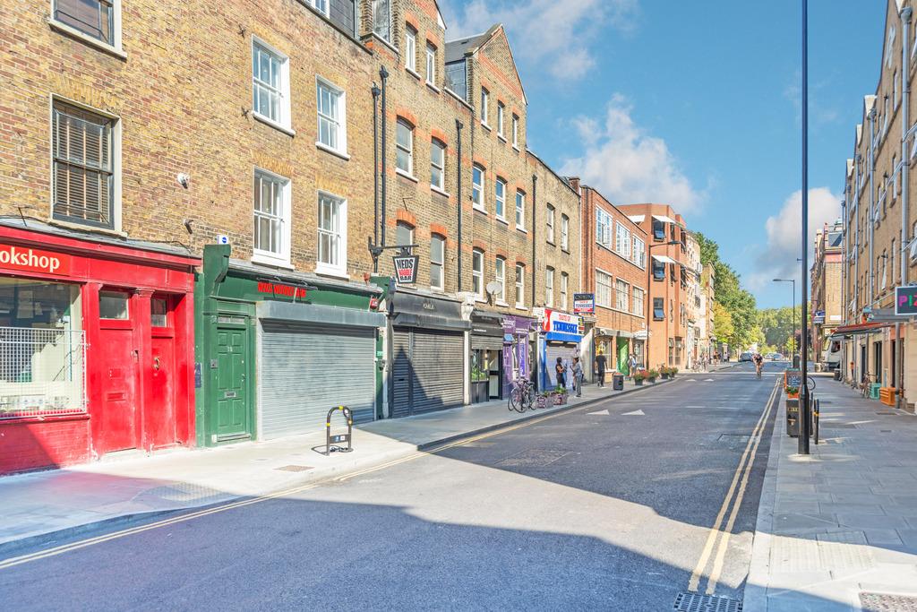 Pitfield Street, London, N1 3 bed maisonette - £2,990 pcm (£690 pw)