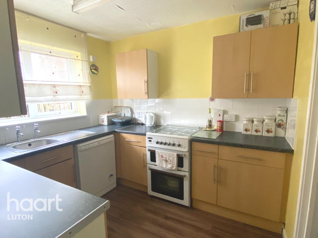 Elgar Path, Luton 3 bed end of terrace house - £260,000