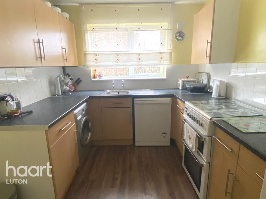 Elgar Path, Luton 3 bed end of terrace house - £260,000