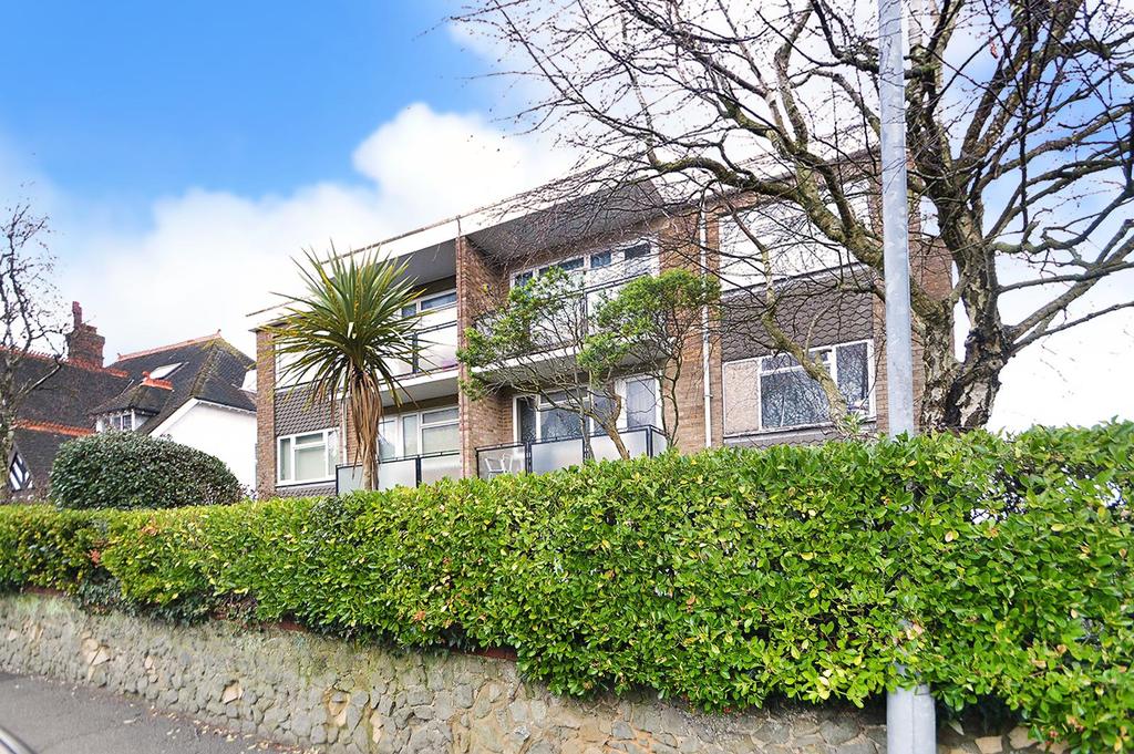 Carew Road, Eastbourne 2 bed flat - £179,950
