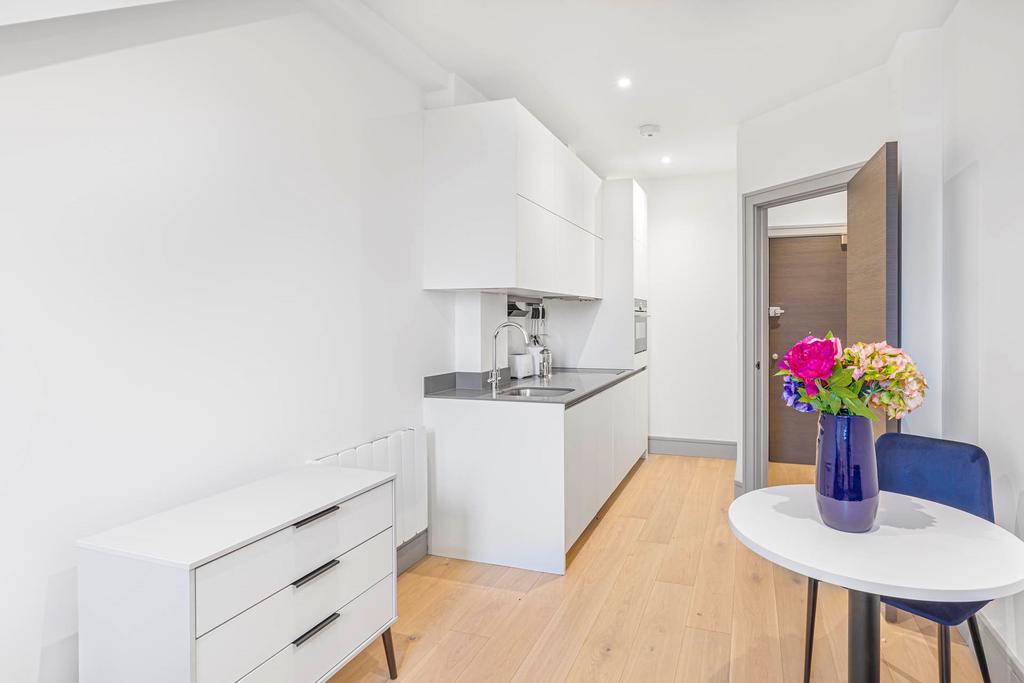 Broad House, Harrow, HA2 1 bed flat - £999 pcm (£231 pw)