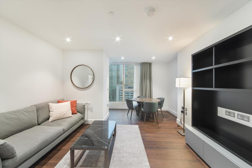 Ostro Tower, 31 Harbour Way, Nr... 1 bed flat - £1,798 pcm (£415 pw)