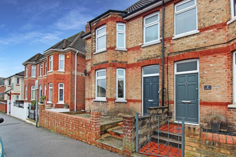 Hardy Road Lower Parkstone 3 Bed Semi Detached House £1 400 Pcm £