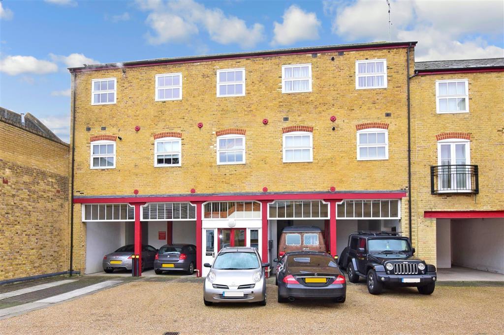 Crow Lane, Rochester, Kent 2 bed flat - £250,000