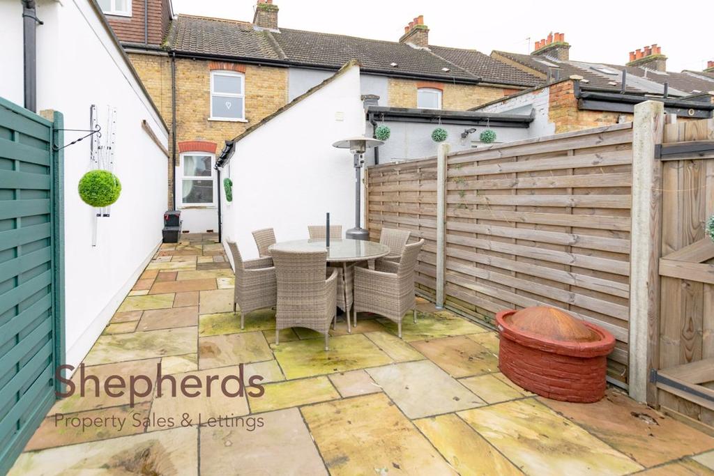 Cadmore Lane, Cheshunt, Hertfordshire 2 bed terraced house - £300,000
