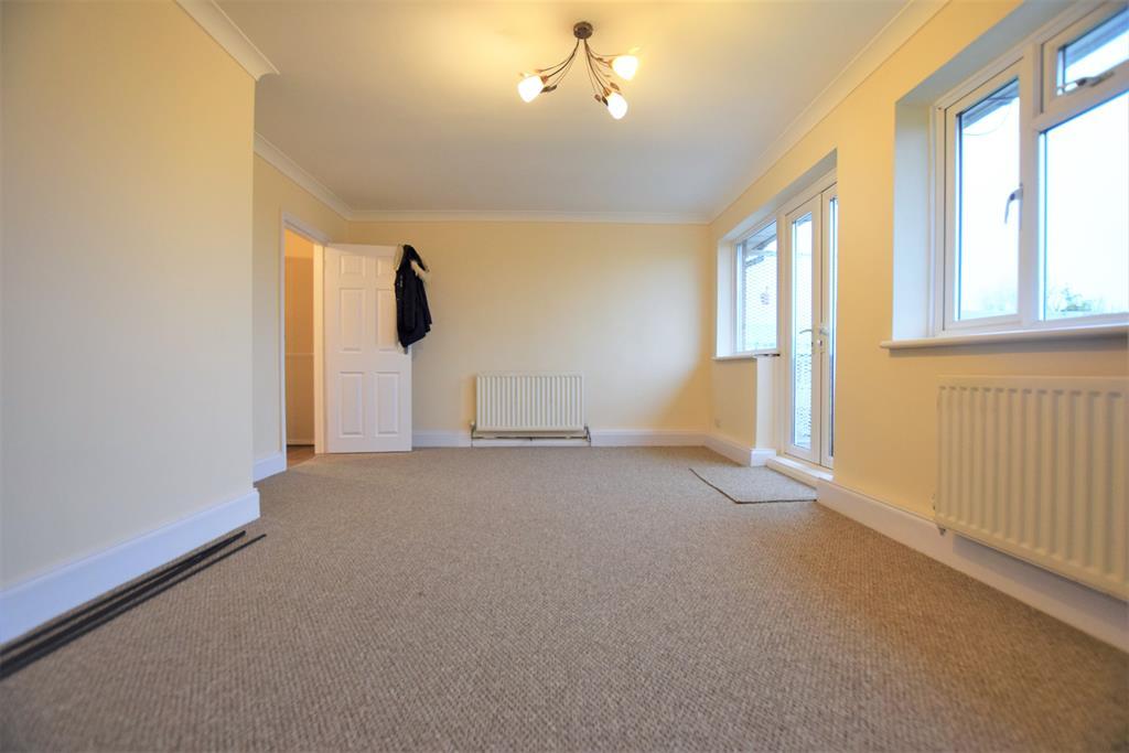 Griffin Avenue, Upminster, RM14 2 bed flat - £1,000 pcm (£231 pw)