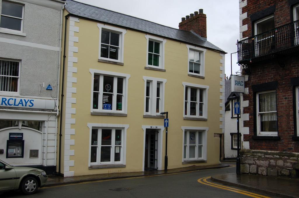 Hall Square, Denbigh, LL16 3NU Property - £200 pcm (£46 pw)