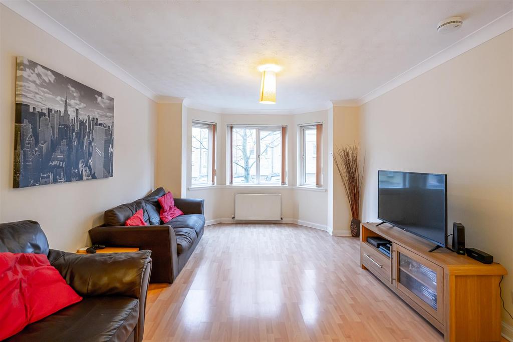 3/2 Easter Dalry Rigg, Edinburgh... 2 bed flat - £250,000