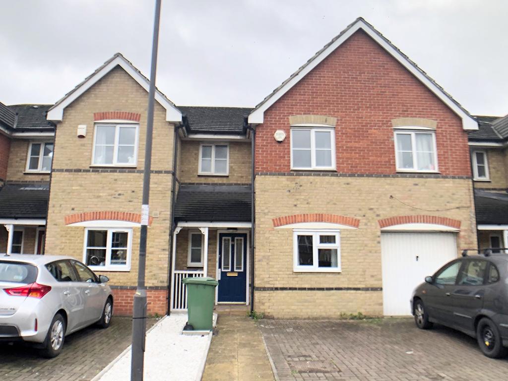 Joseph Hardcastle Close, New Cross, SE14 3 bed flat - £2,102 pcm (£485 pw)