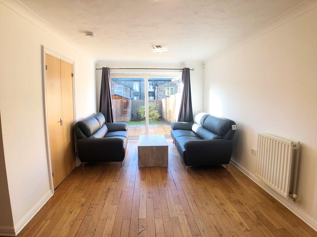 Joseph Hardcastle Close, New Cross, SE14 3 bed flat - £2,102 pcm (£485 pw)