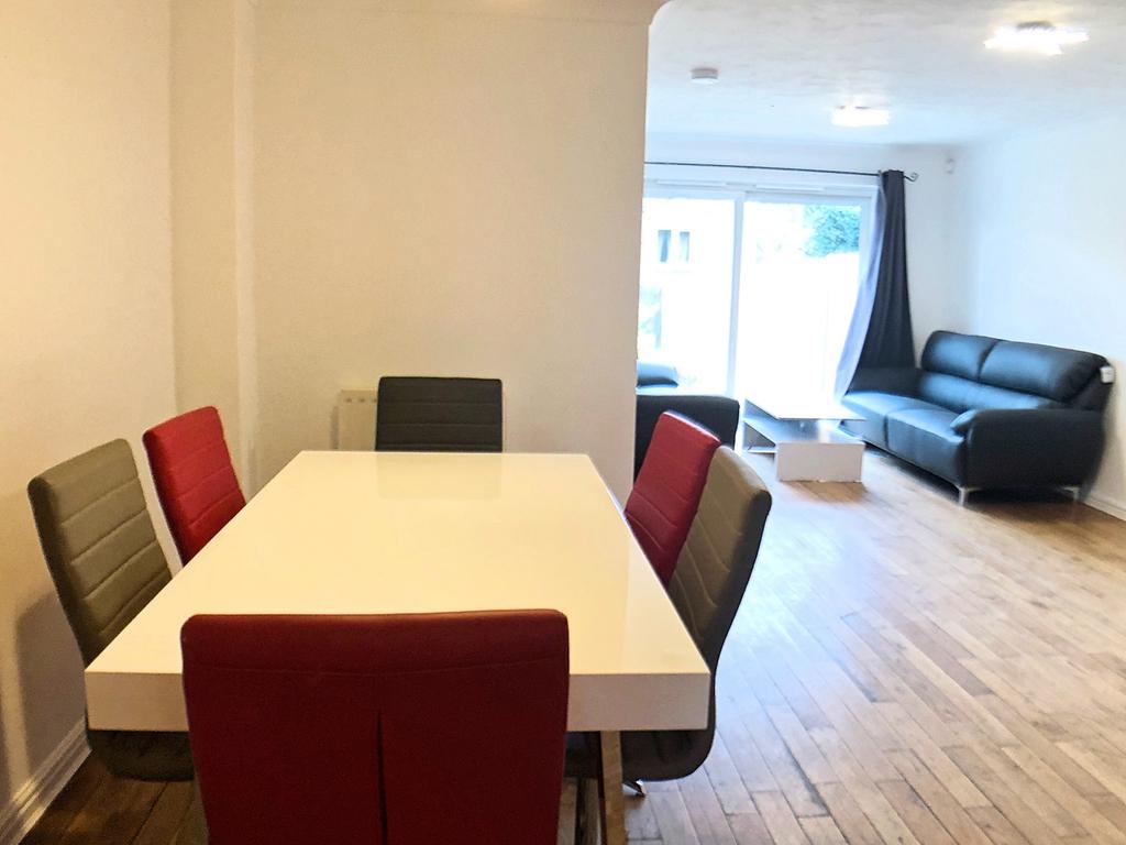 Joseph Hardcastle Close, New Cross, SE14 3 bed flat - £2,102 pcm (£485 pw)