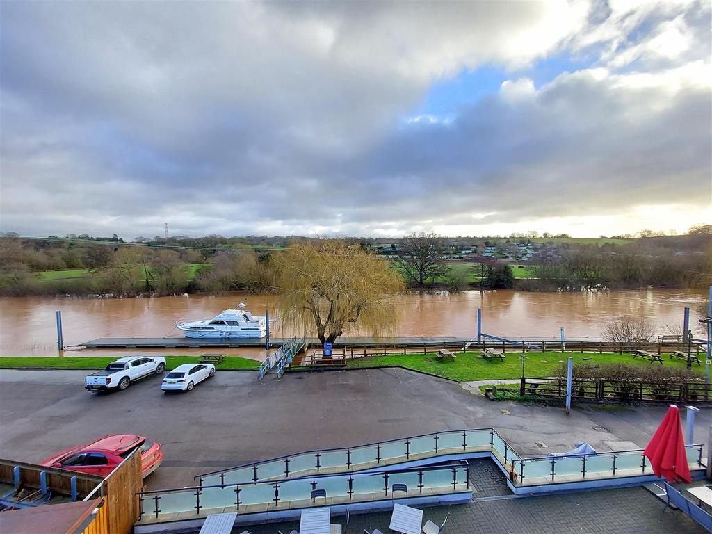 Ferry Lane, Astley Burf 1 bed flat - £650 pcm (£150 pw)